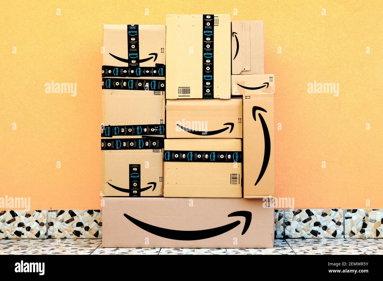Stack of amazon shipping boxes hi-res stock photography and images - Alamy