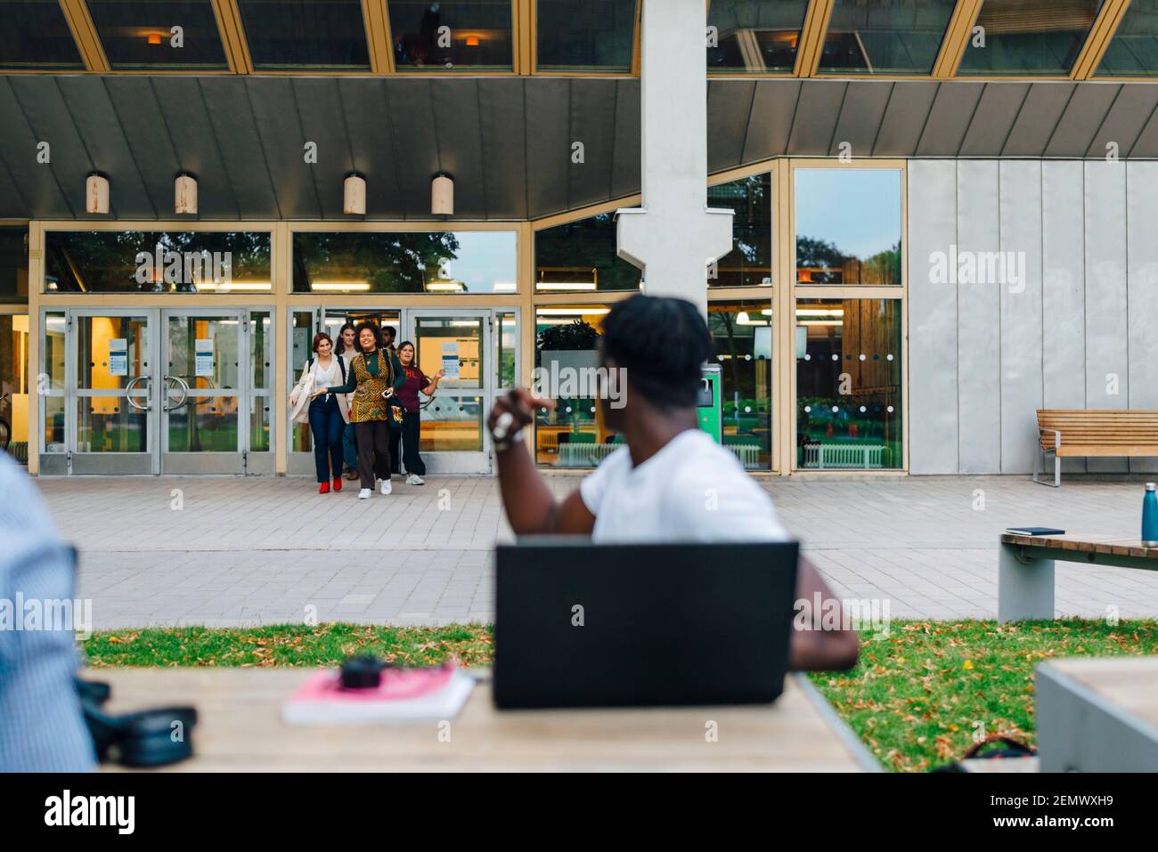 Student walk table hi-res stock photography and images - Alamy