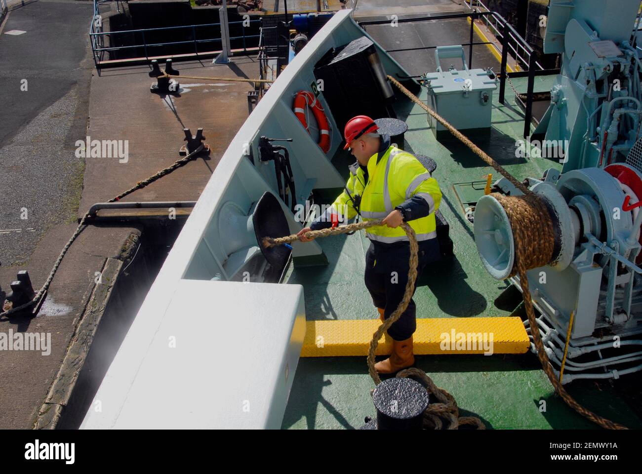 Mooring rope hi-res stock photography and images - Alamy