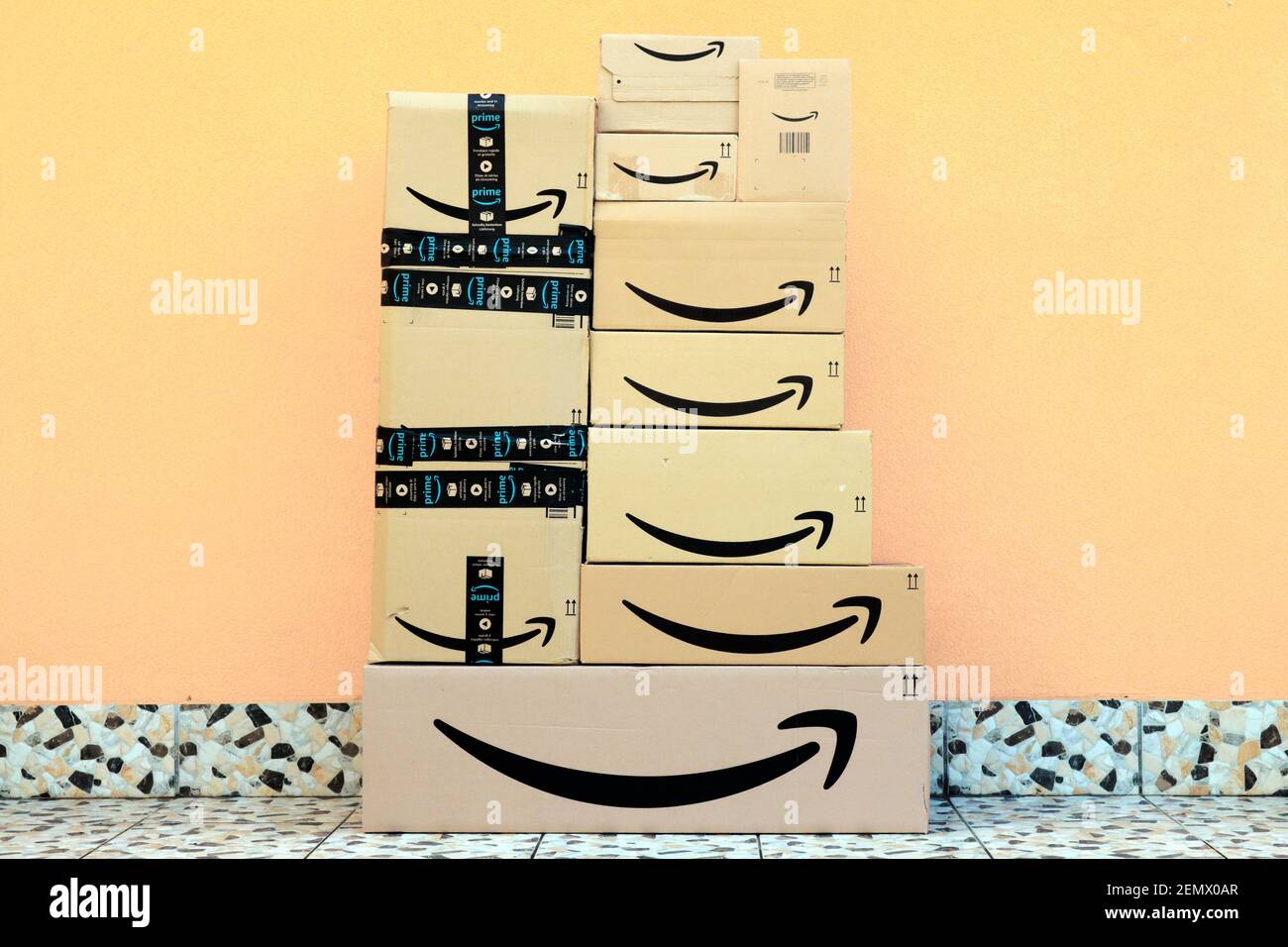 Stack of amazon shipping boxes hi-res stock photography and images - Alamy