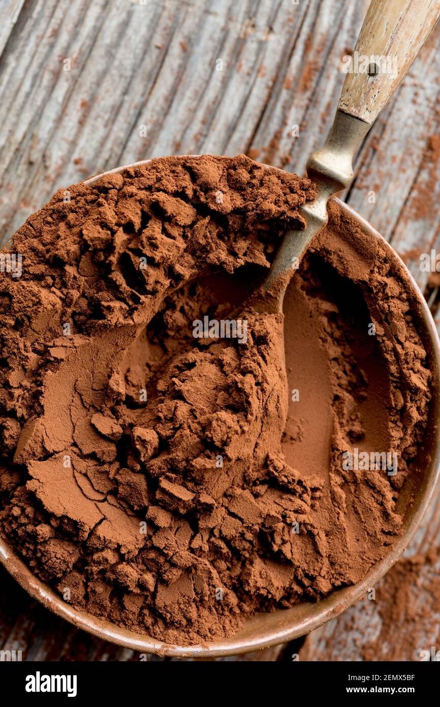 Spoon cocoa powder hi-res stock photography and images - Alamy