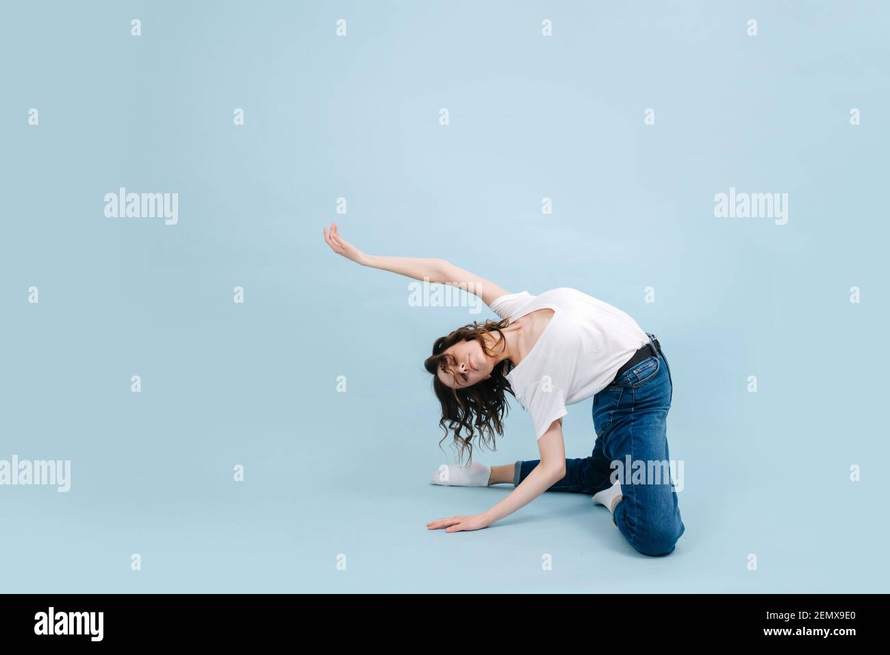Artistic female back hi-res stock photography and images - Alamy