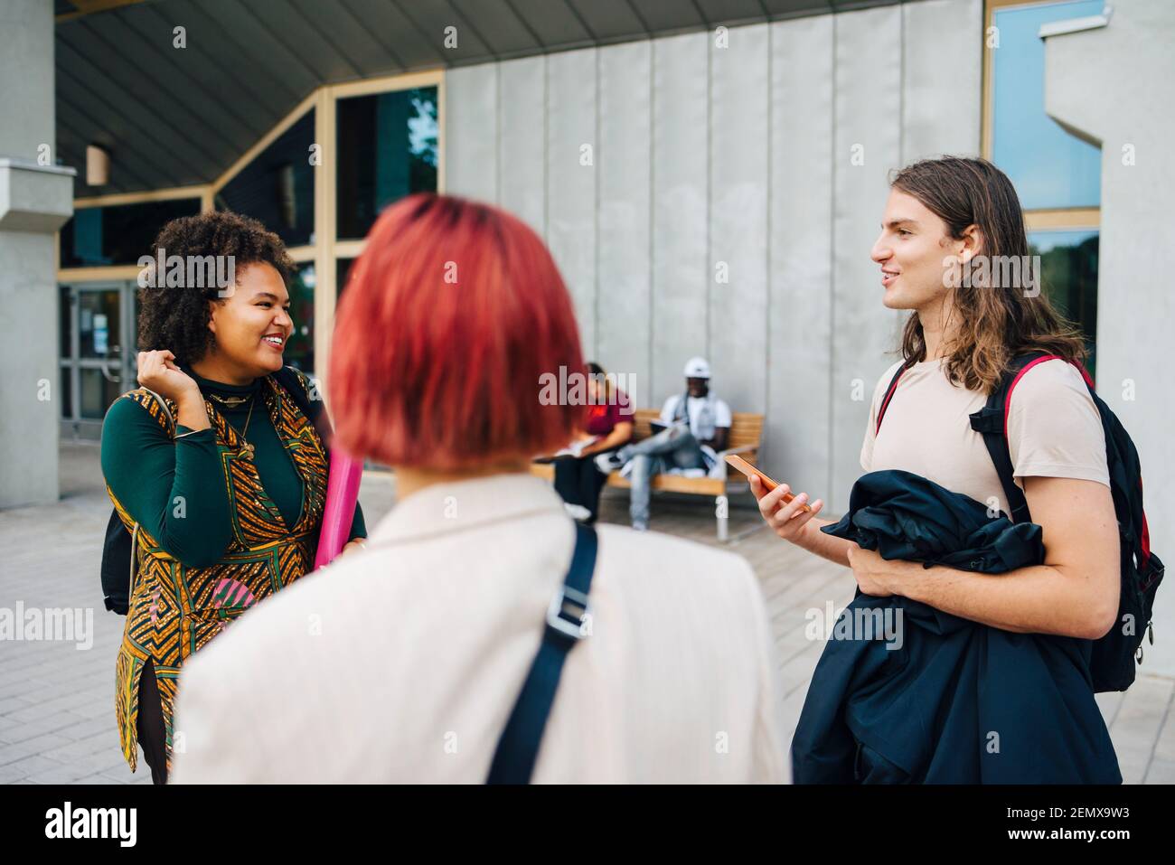 Happy university students hi-res stock photography and images - Alamy