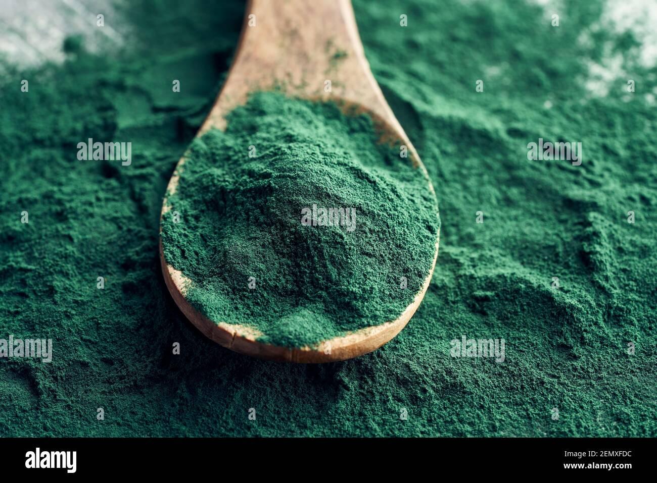 Closeup of ground spirulina algae on a spoon Stock Photo - Alamy