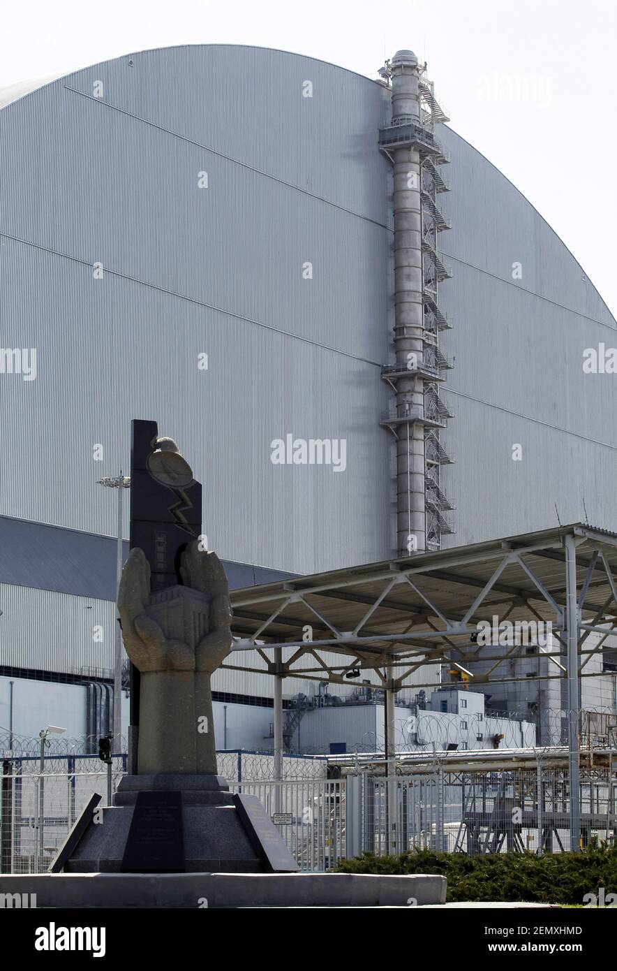 The general view of the New Safe Confinement covering the 4th block of ...