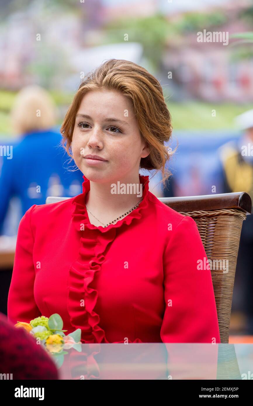 Princess Alexia celebrating King Willem-Alexander's 52st birthday ...