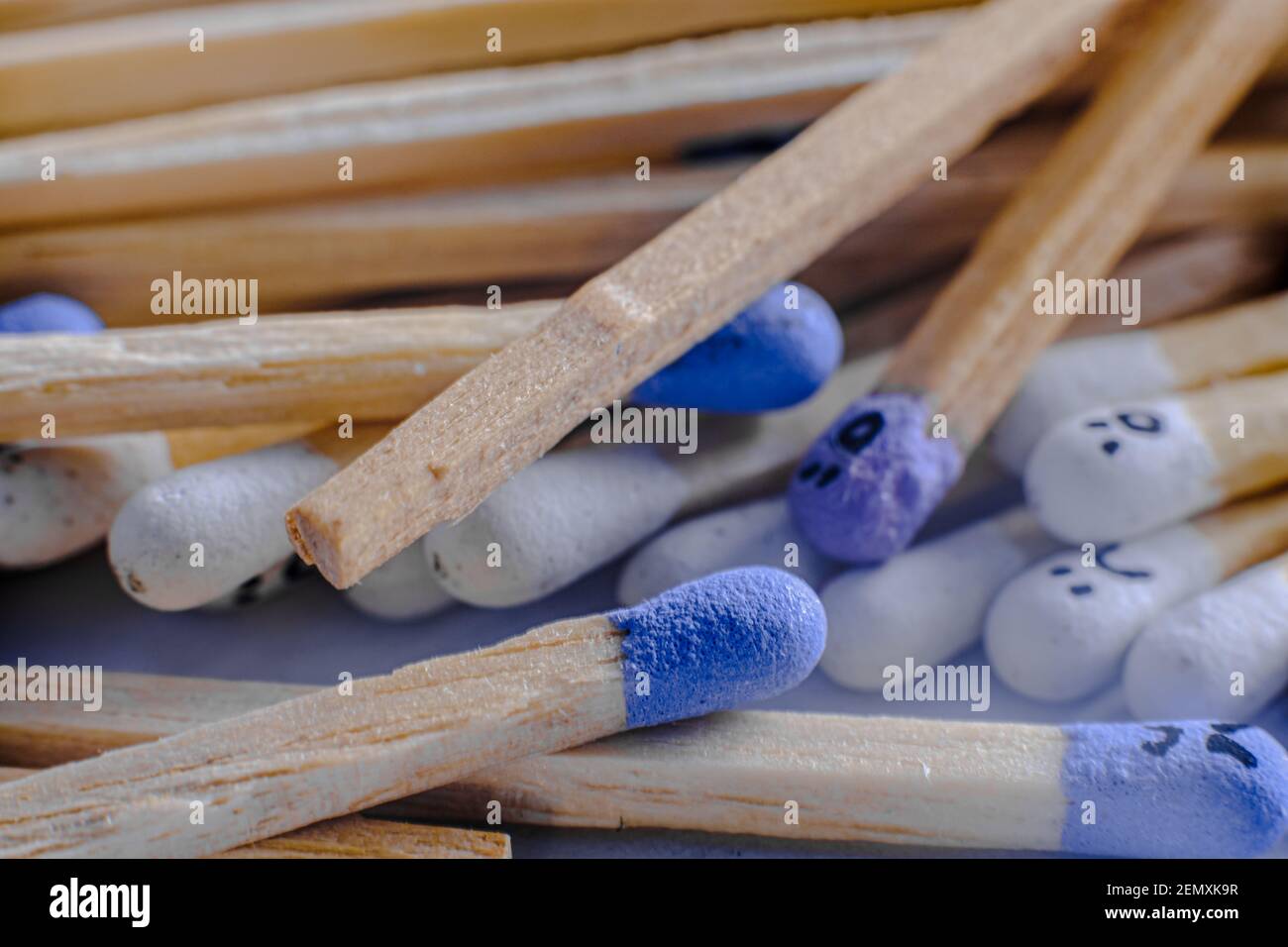 Matchstick heads hi-res stock photography and images - Alamy