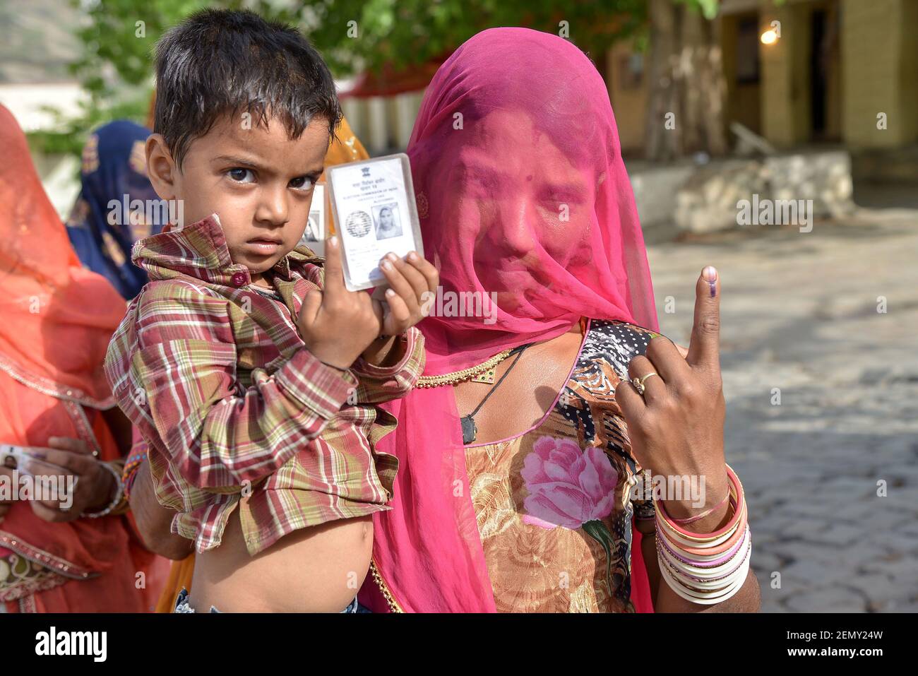 Indian woman casting vote during the fourth phase of general elections ...