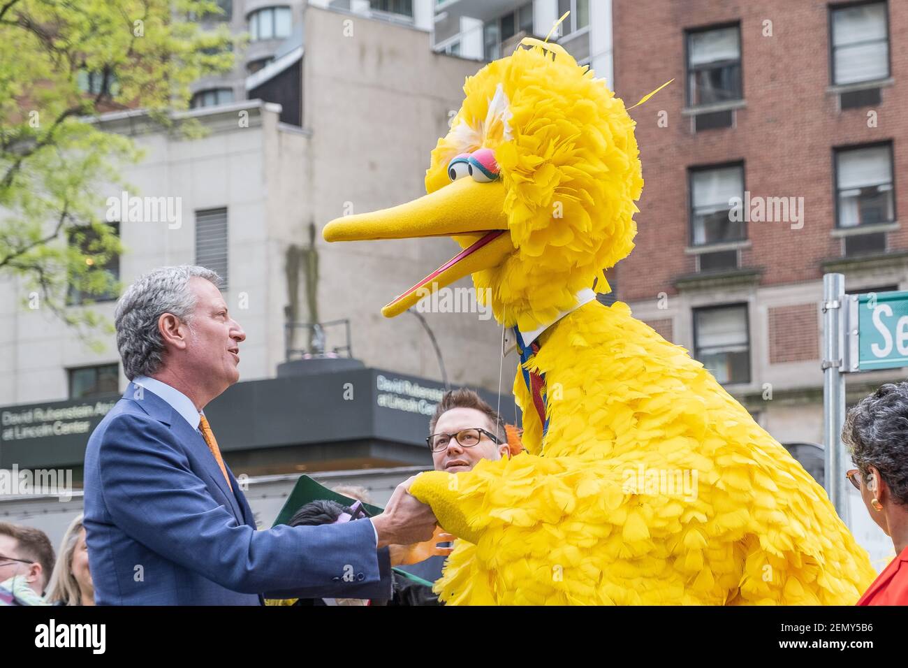 Big Bird is seen is seen with NYC Mayor Bill de Blasio during a ...
