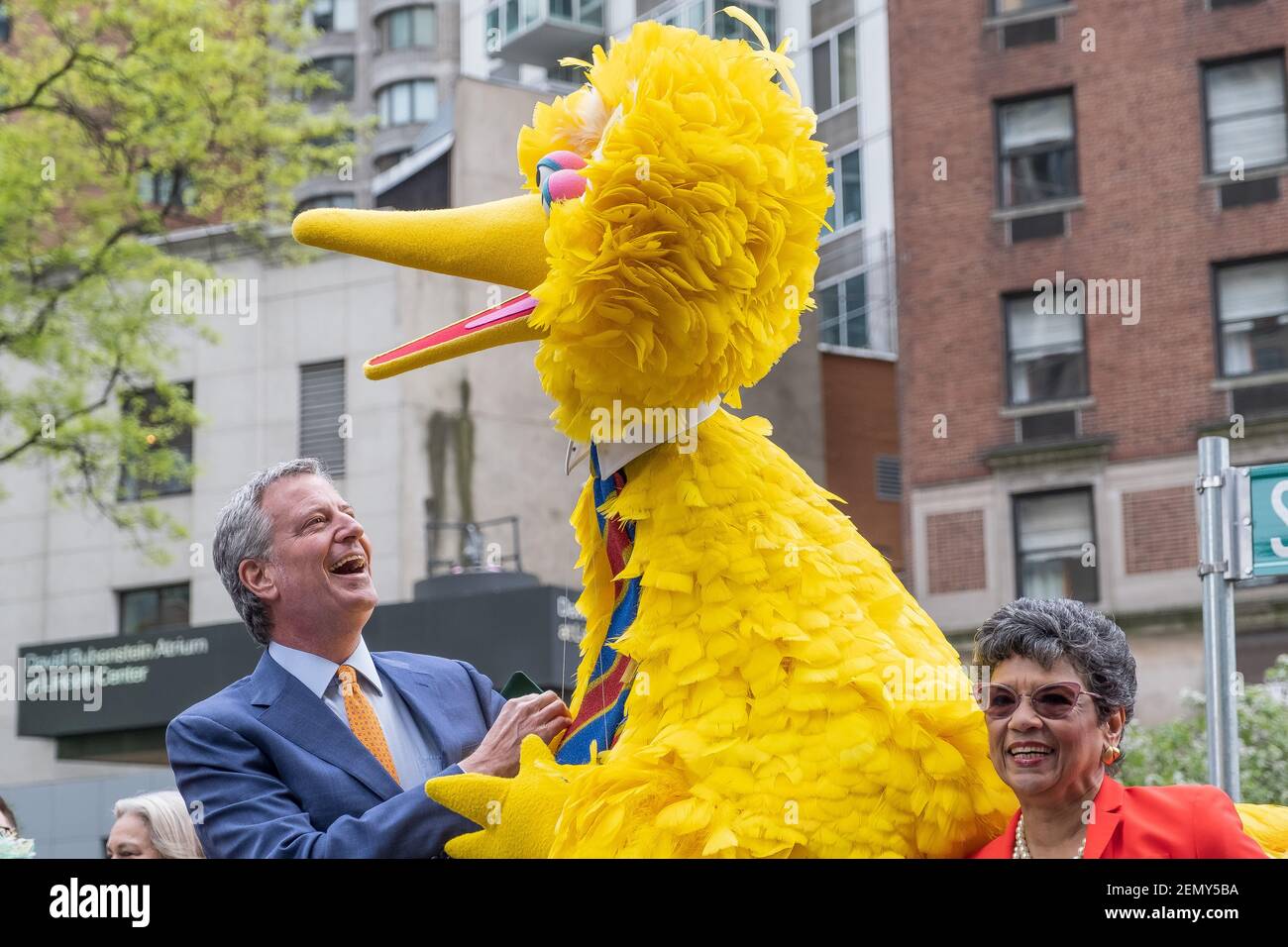 Big Bird is seen is seen with NYC Mayor Bill de Blasio during a ...