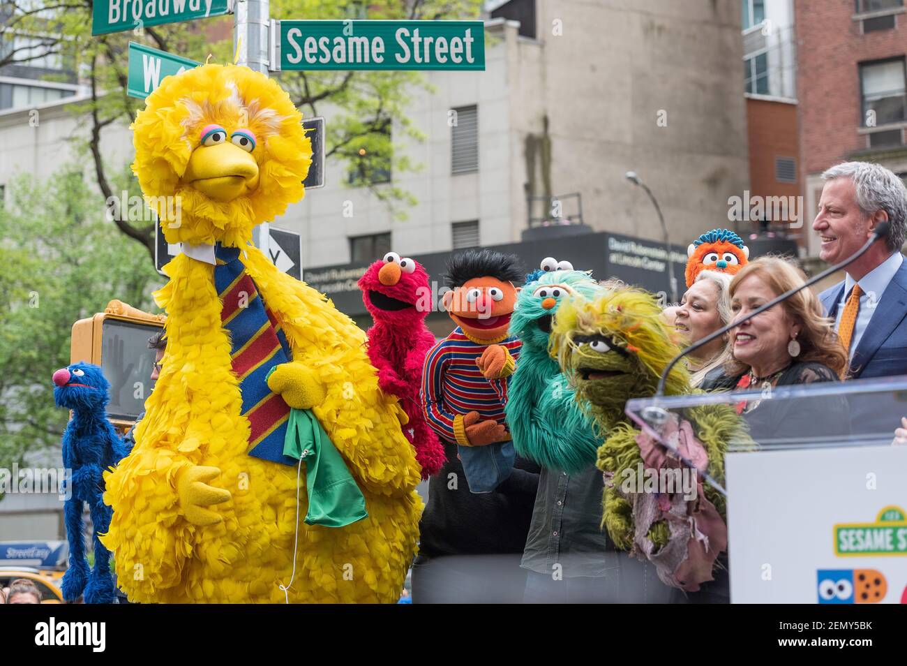 Sesame street tv usa big bird hi-res stock photography and images - Alamy