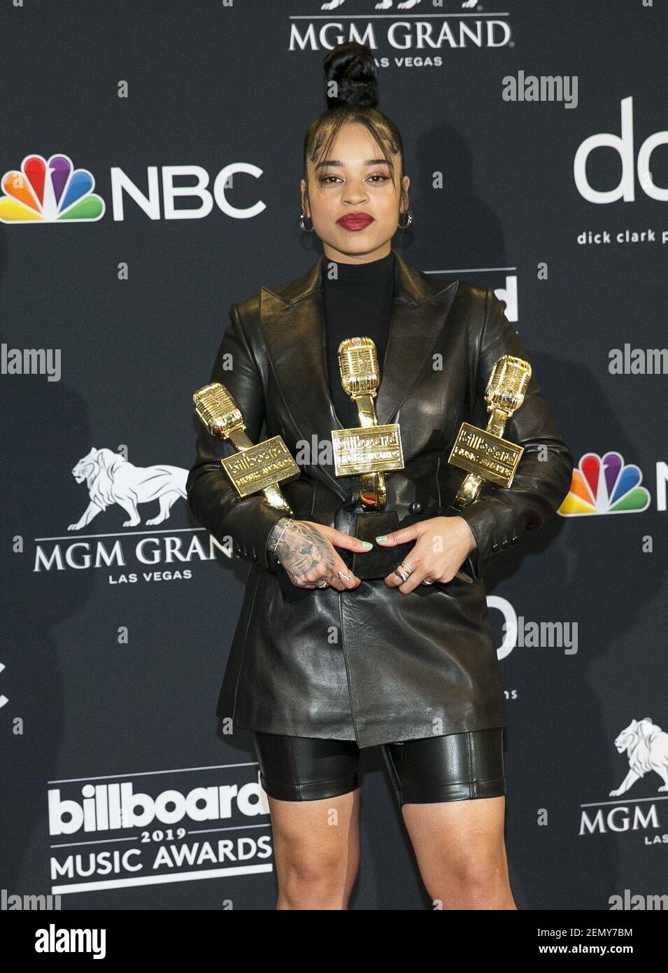 Ella Mai poses with the award for Top R&B Artist at the 2019 Billboard ...