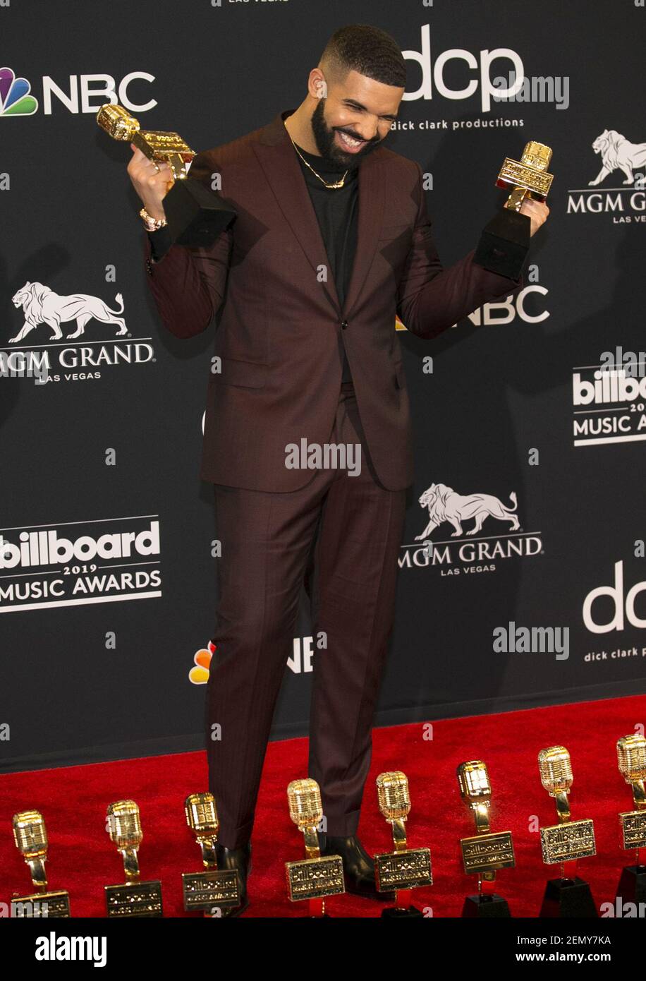 Drake poses with his awards at the 2019 Billboard Music Awards Press ...
