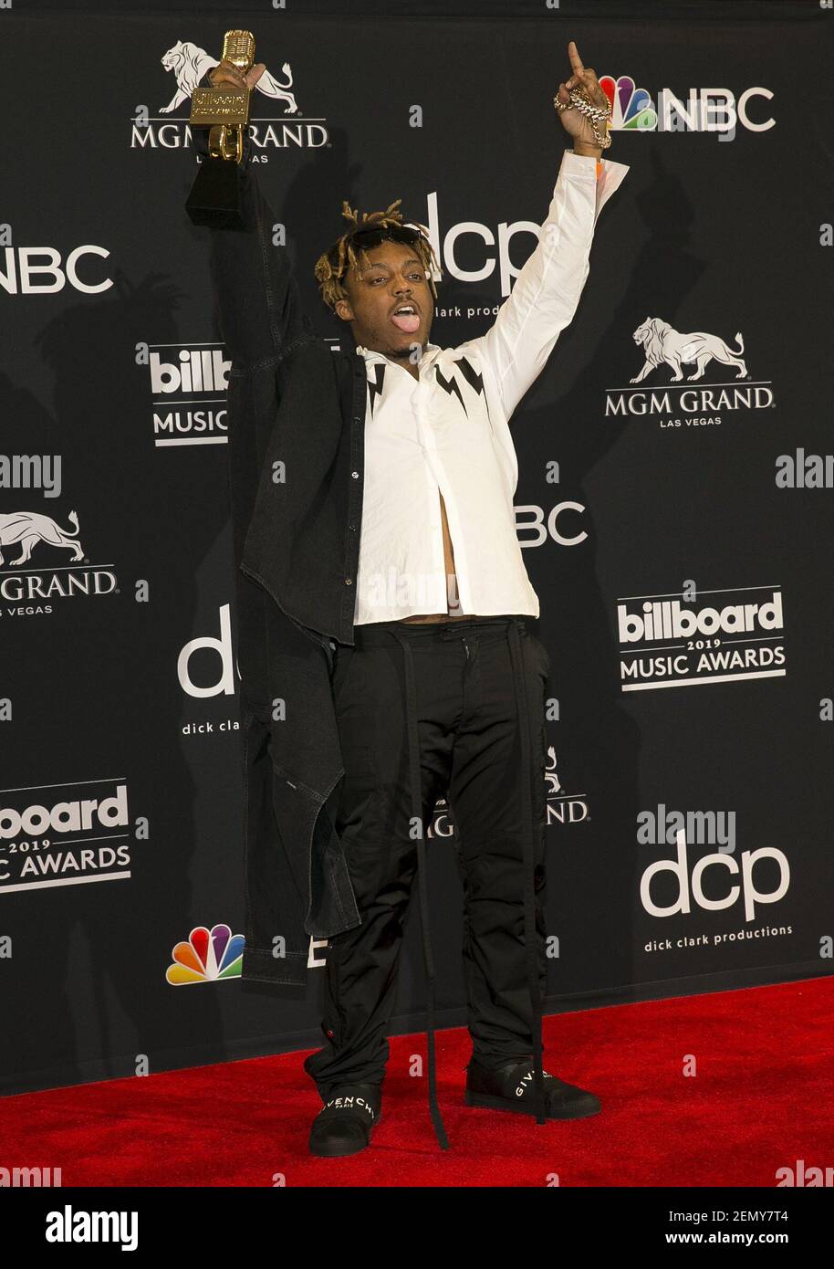 Juice Wrld poses with the award for Best New Artist at the 2019 ...