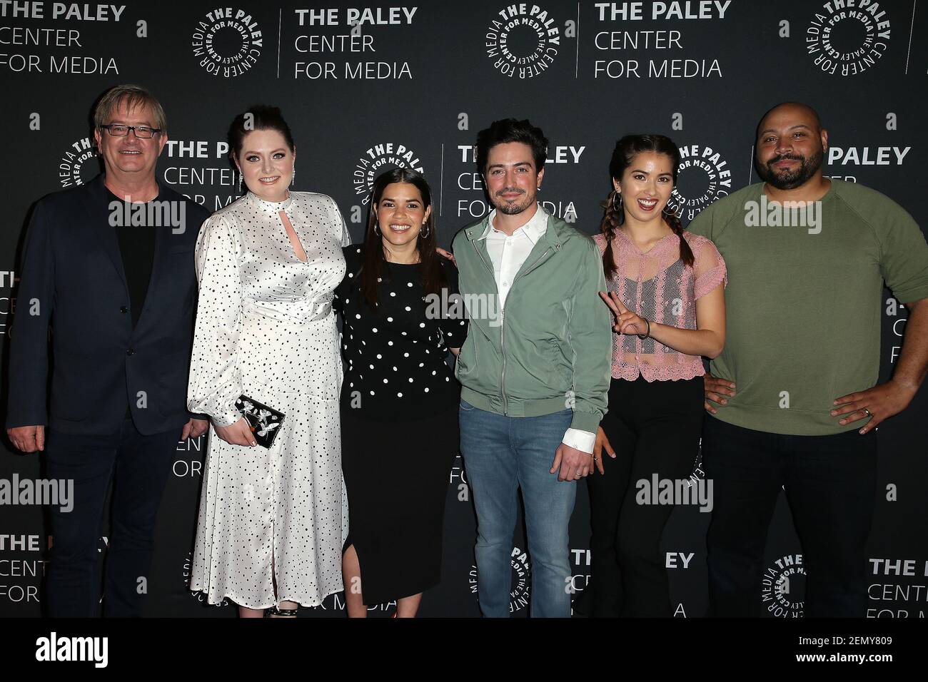 Mark McKinney, Lauren Ash, America Ferrera, Ben Feldman, Nichole Bloom ...
