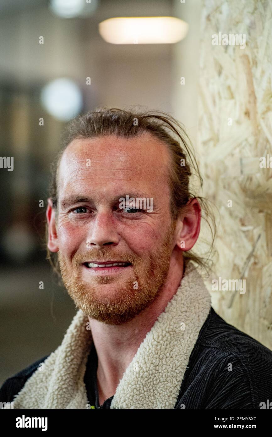 ROTTERDAM - "Caveman" Patrick exhibits photos of his addiction and ...