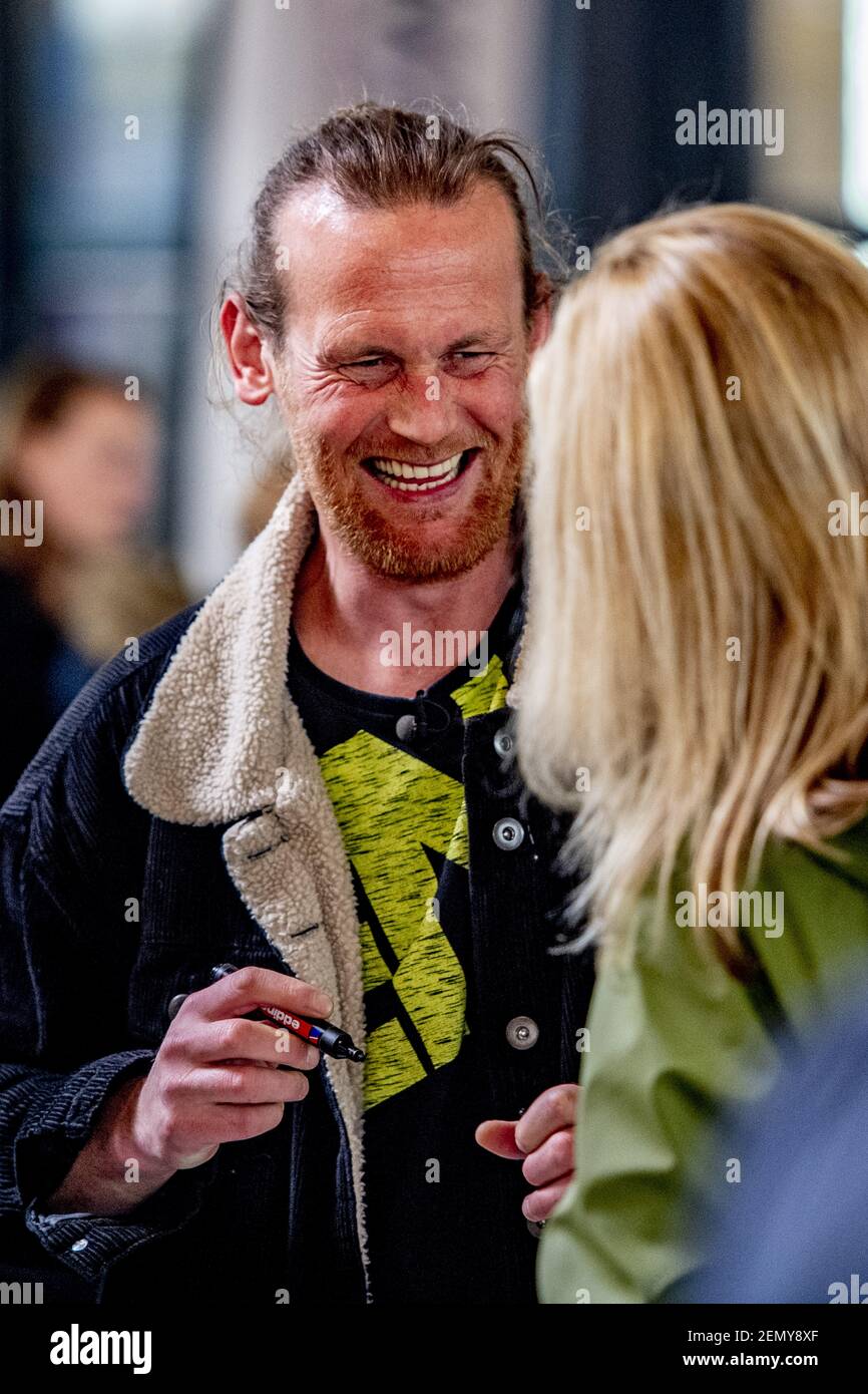 ROTTERDAM - "Caveman" Patrick exhibits photos of his addiction and ...