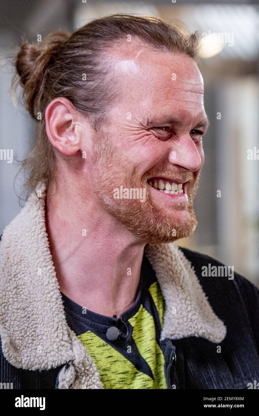 ROTTERDAM - "Caveman" Patrick exhibits photos of his addiction and ...
