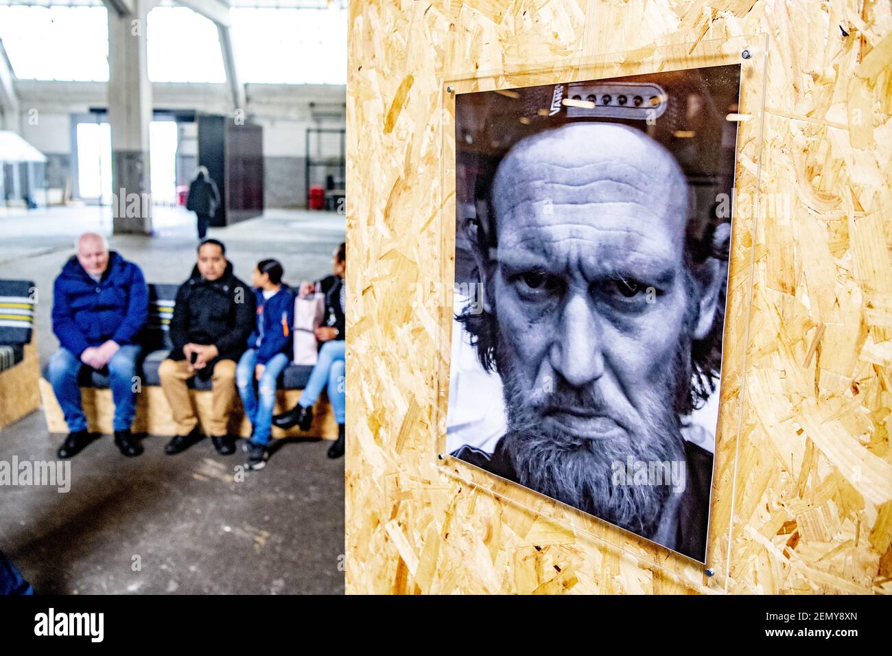 ROTTERDAM - "Caveman" Patrick exhibits photos of his addiction and ...
