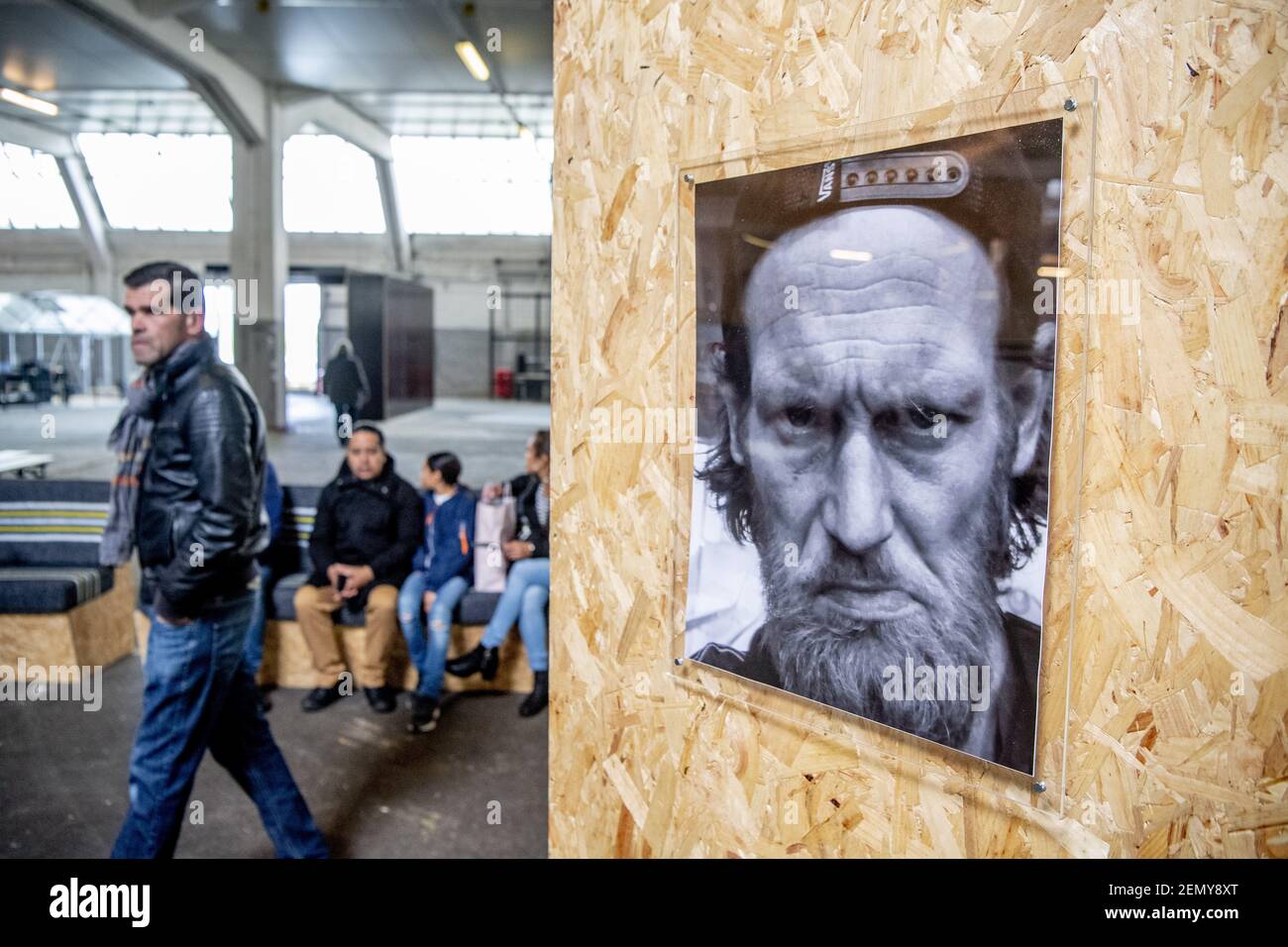 ROTTERDAM - "Caveman" Patrick exhibits photos of his addiction and ...