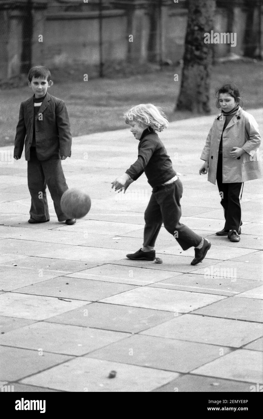 UK, West London, Notting Hill, 1973. Rundown & dilapidated large four ...