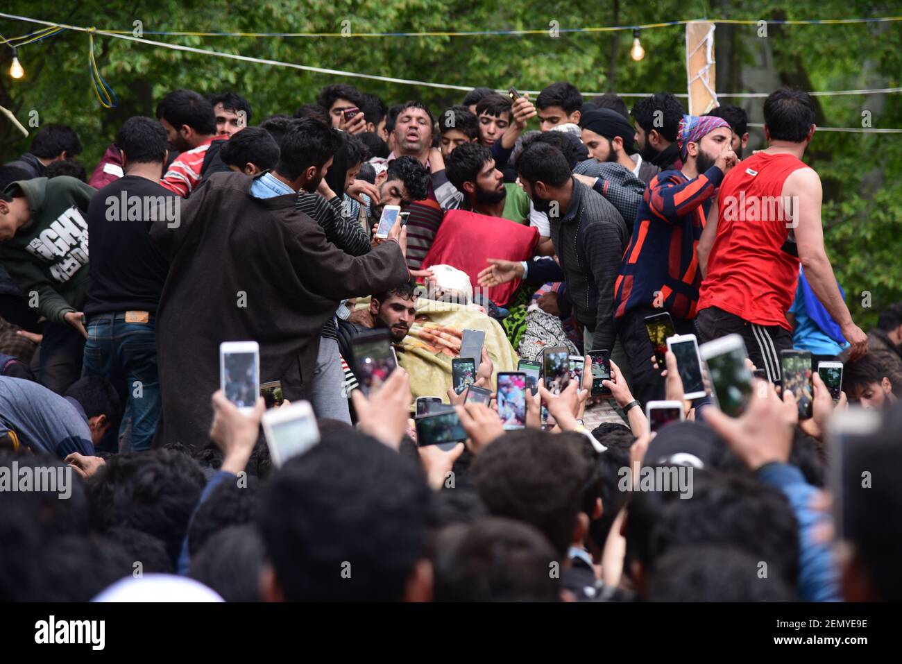 (EDITORS NOTE: Image depicts death) Kashmiri villagers are seen ...