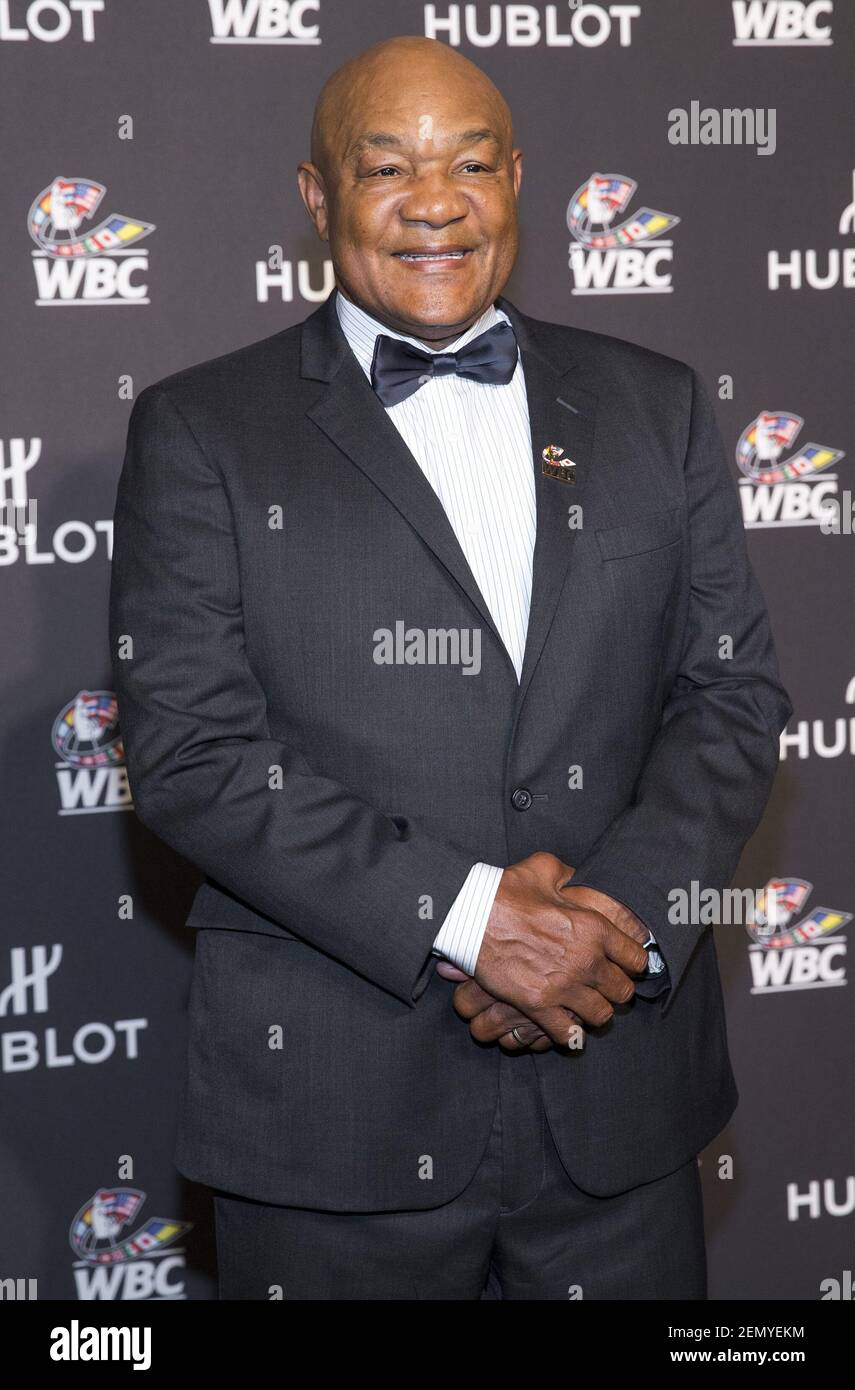 Photo of george foreman hi-res stock photography and images - Alamy