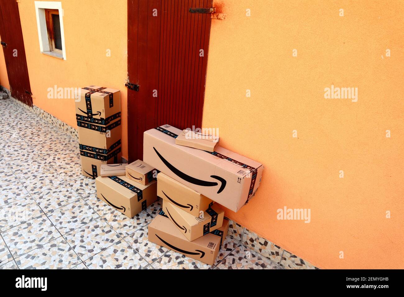 Stack of amazon boxes hi-res stock photography and images - Alamy