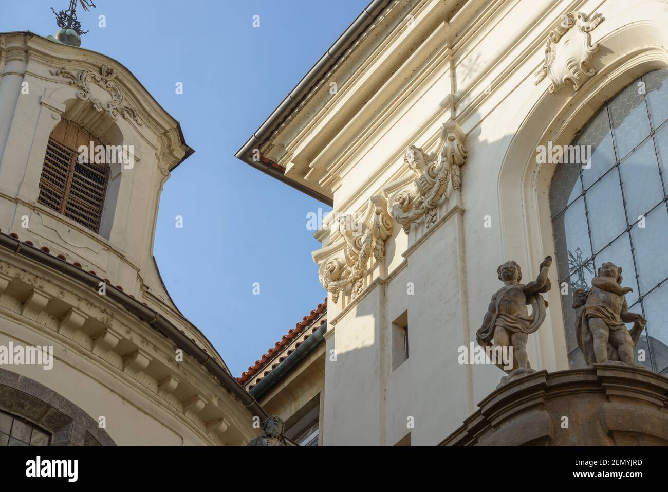 Corner pilaster hi-res stock photography and images - Alamy