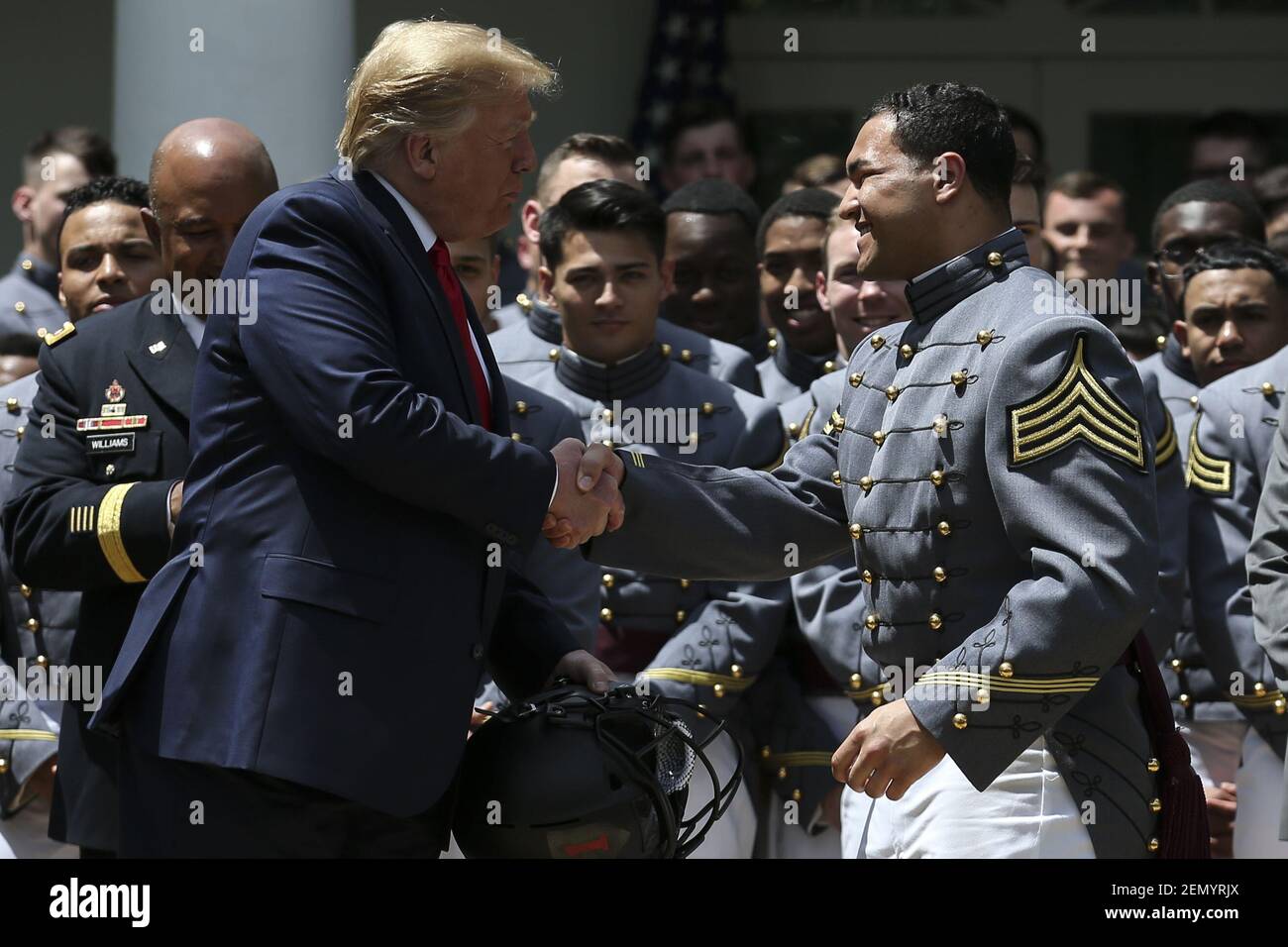 President Donald Trump shakes hands with Army Black Knights running ...