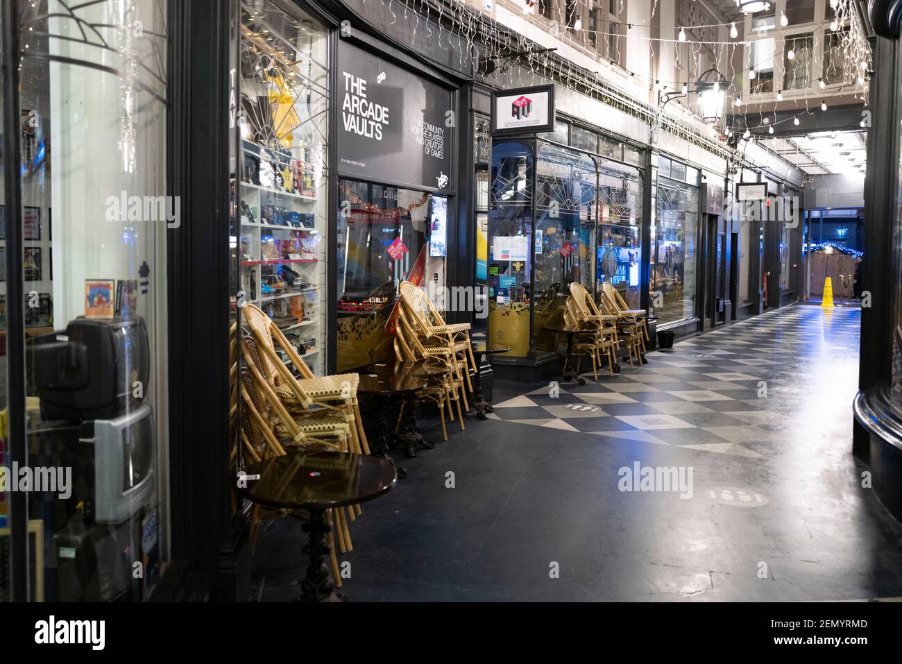 High street arcade hi-res stock photography and images - Alamy