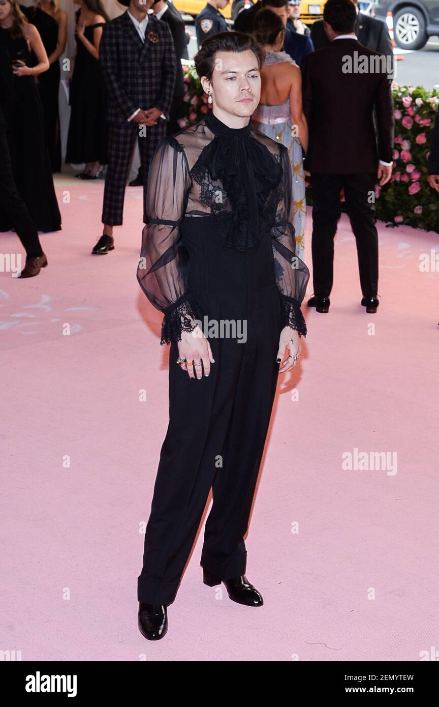 Harry Styles walking on the red carpet at The Metropolitan Museum of ...