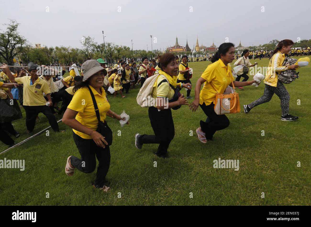 People run past barriers to get their hands on 'sacred' rice grains ...