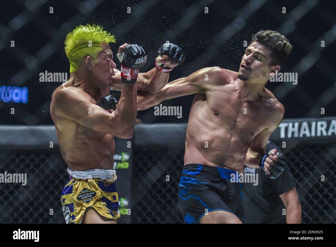 Petchdam Petchyindee Academy vs Elias Mahmoudi at ONE Championship (ONE ...