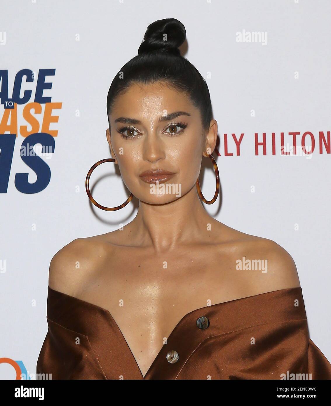 Nicole Williams English arrives to The 26th Annual Race to Erase MS ...