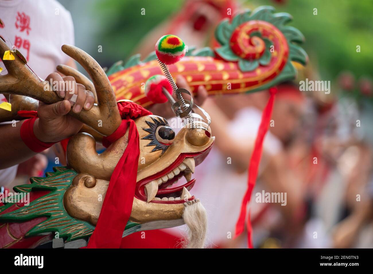 People perform drunk dragon dance during the Drunken Dragon Festival to ...