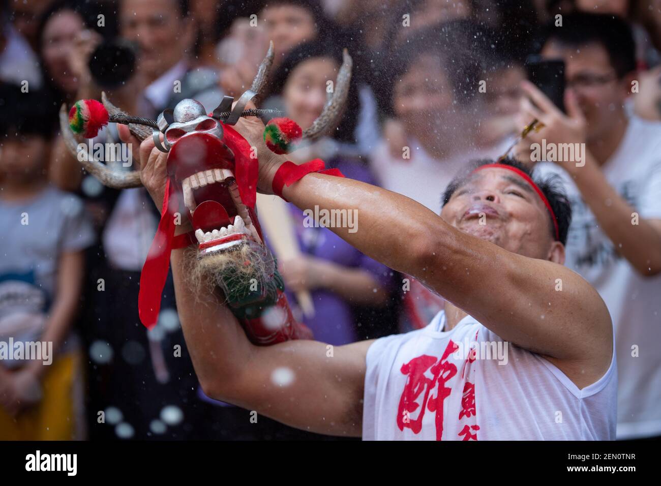 People perform drunk dragon dance during the Drunken Dragon Festival to ...