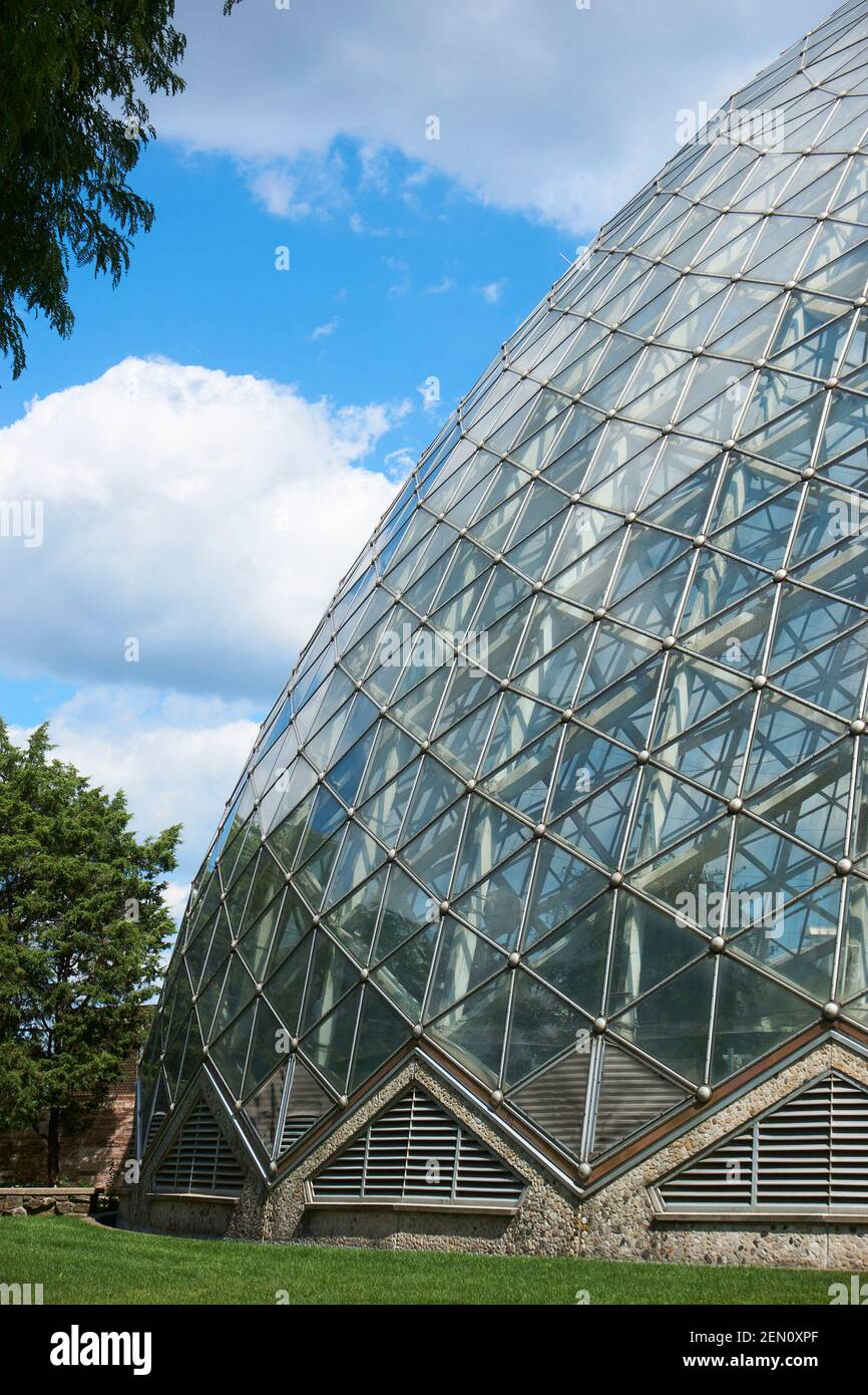 Greenhouse domes hi-res stock photography and images - Alamy