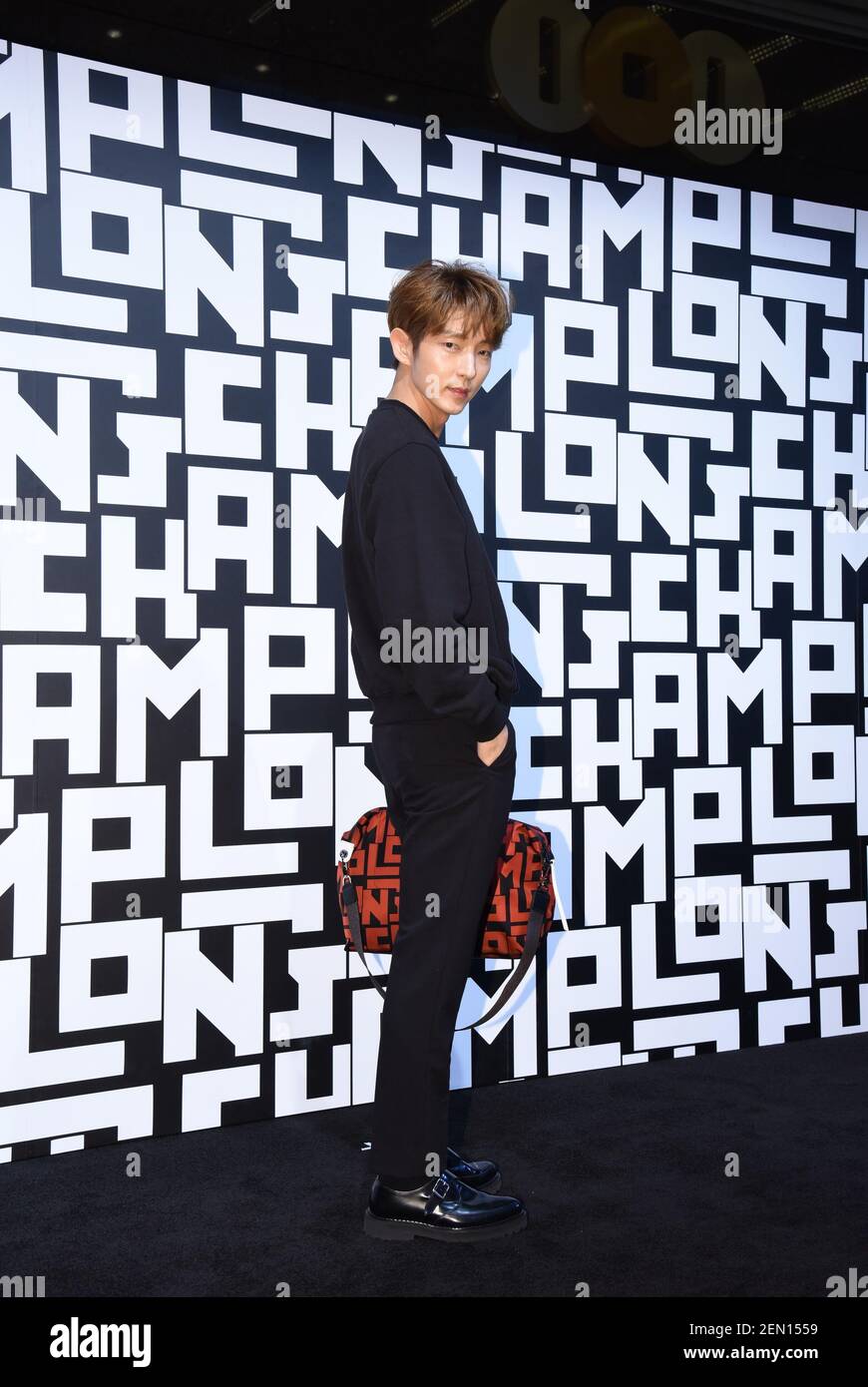 Lee Joon Gi promoted for LONGCHAMP LGP new series product at Taipei 101 ...