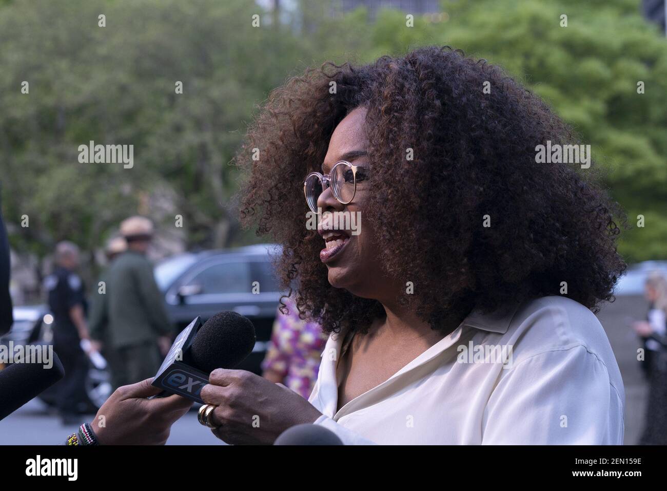 (5/15/2019) New York, NY - May 15, 2019: Oprah Winfrey arrives at the ...