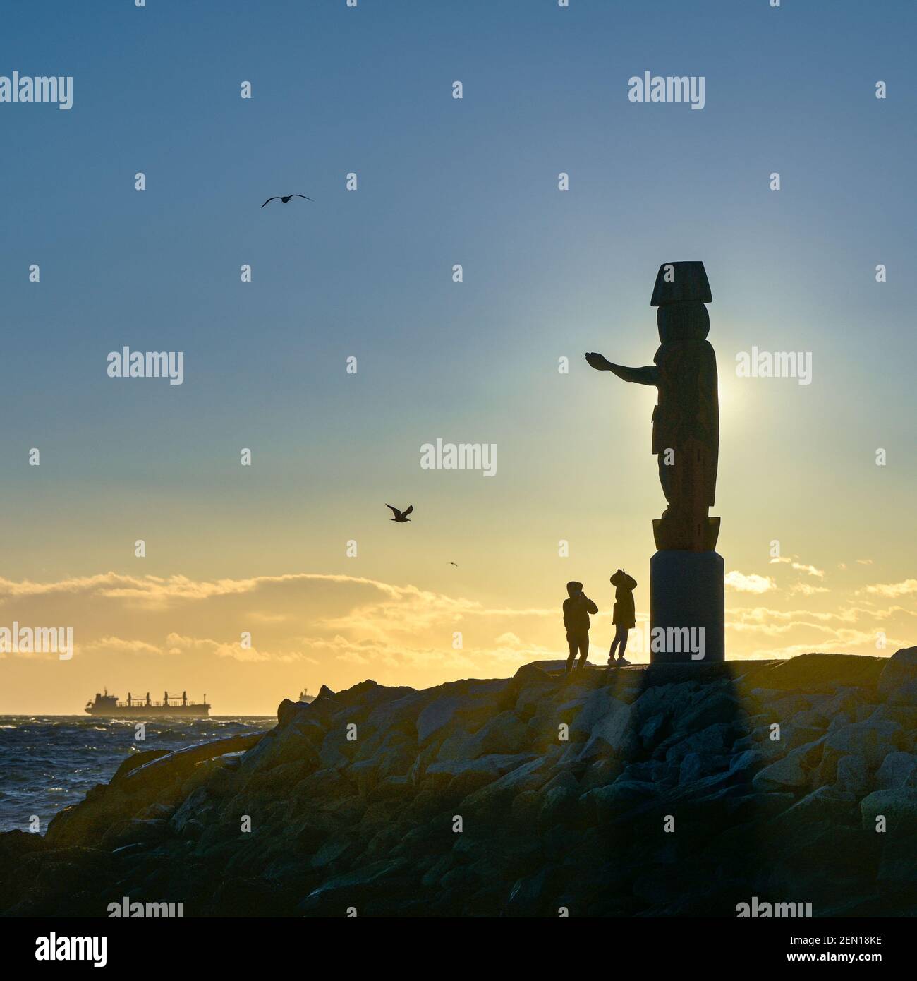 Coast salish welcome figure hi-res stock photography and images - Alamy