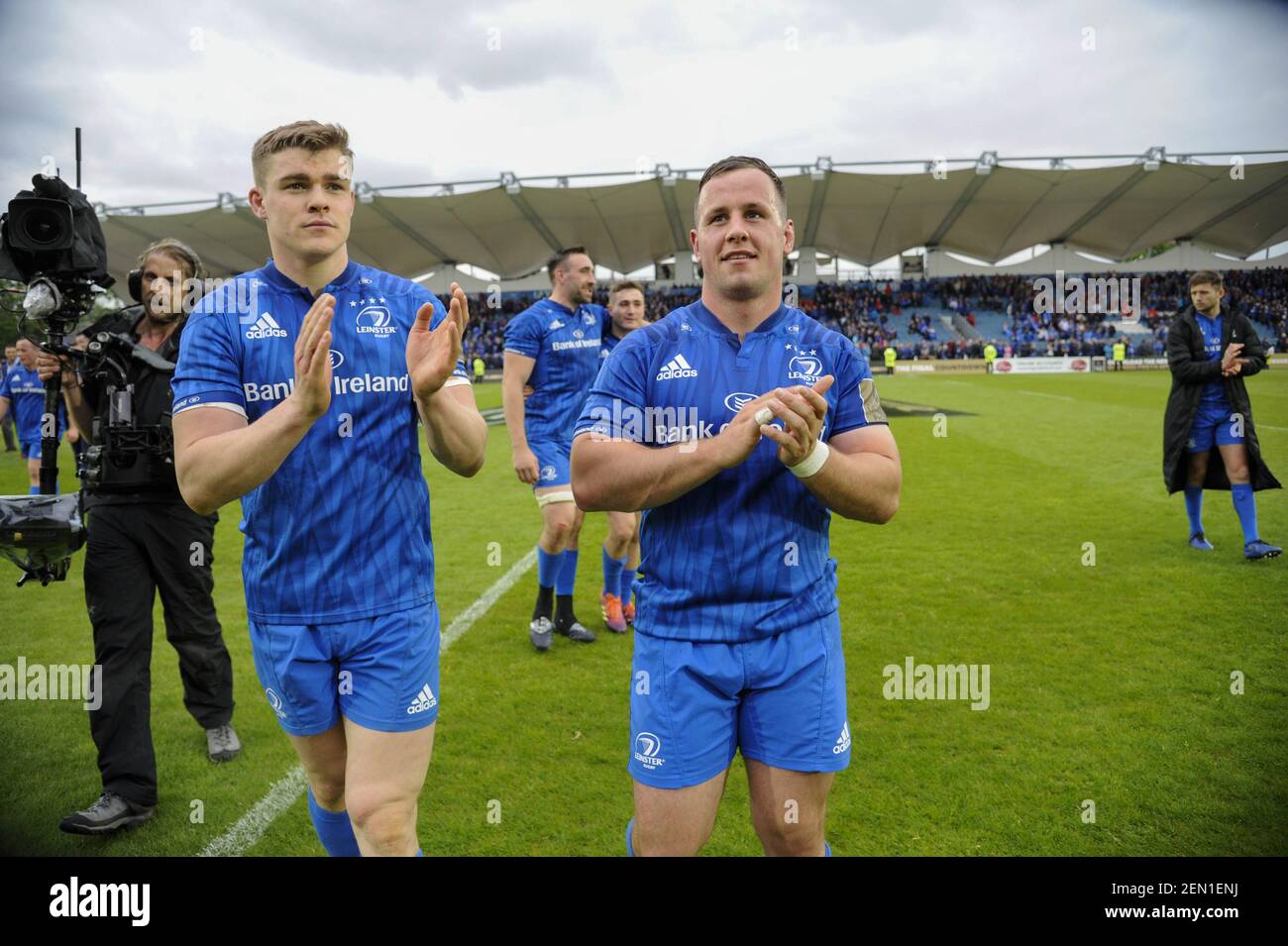 Ross Byrne of Leinster and Bryan Byrne of Leinster during the Guinness ...