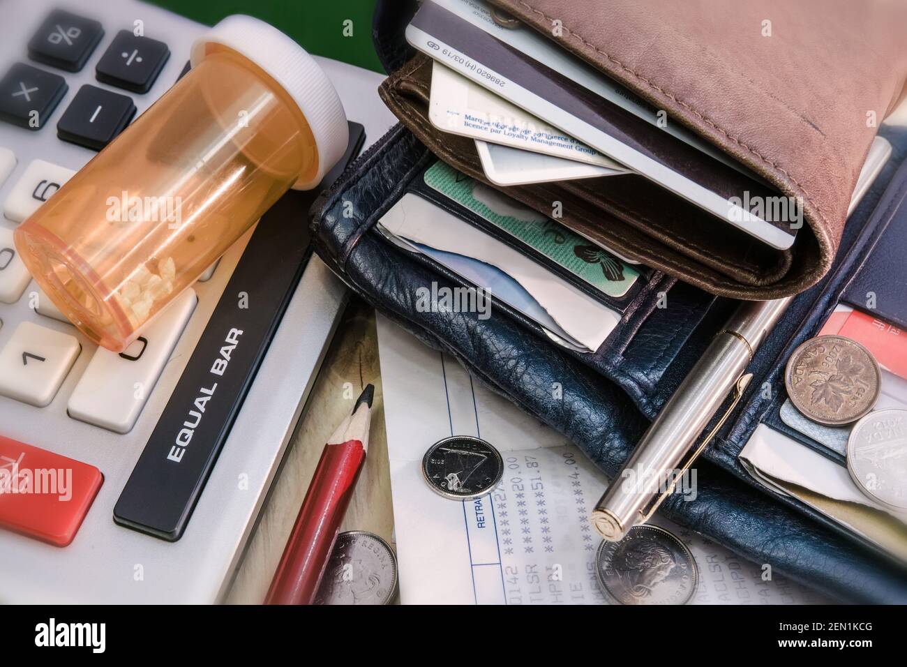 Wallet mess hi-res stock photography and images - Alamy