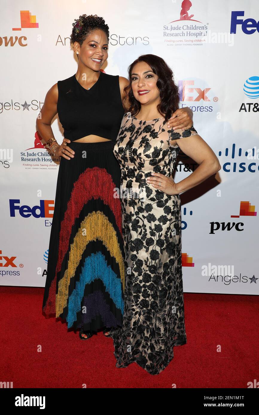 MIAMI, FL - MAY 18: Tracy Wilson Mourning and Jess Cerda - Antomarchi ...