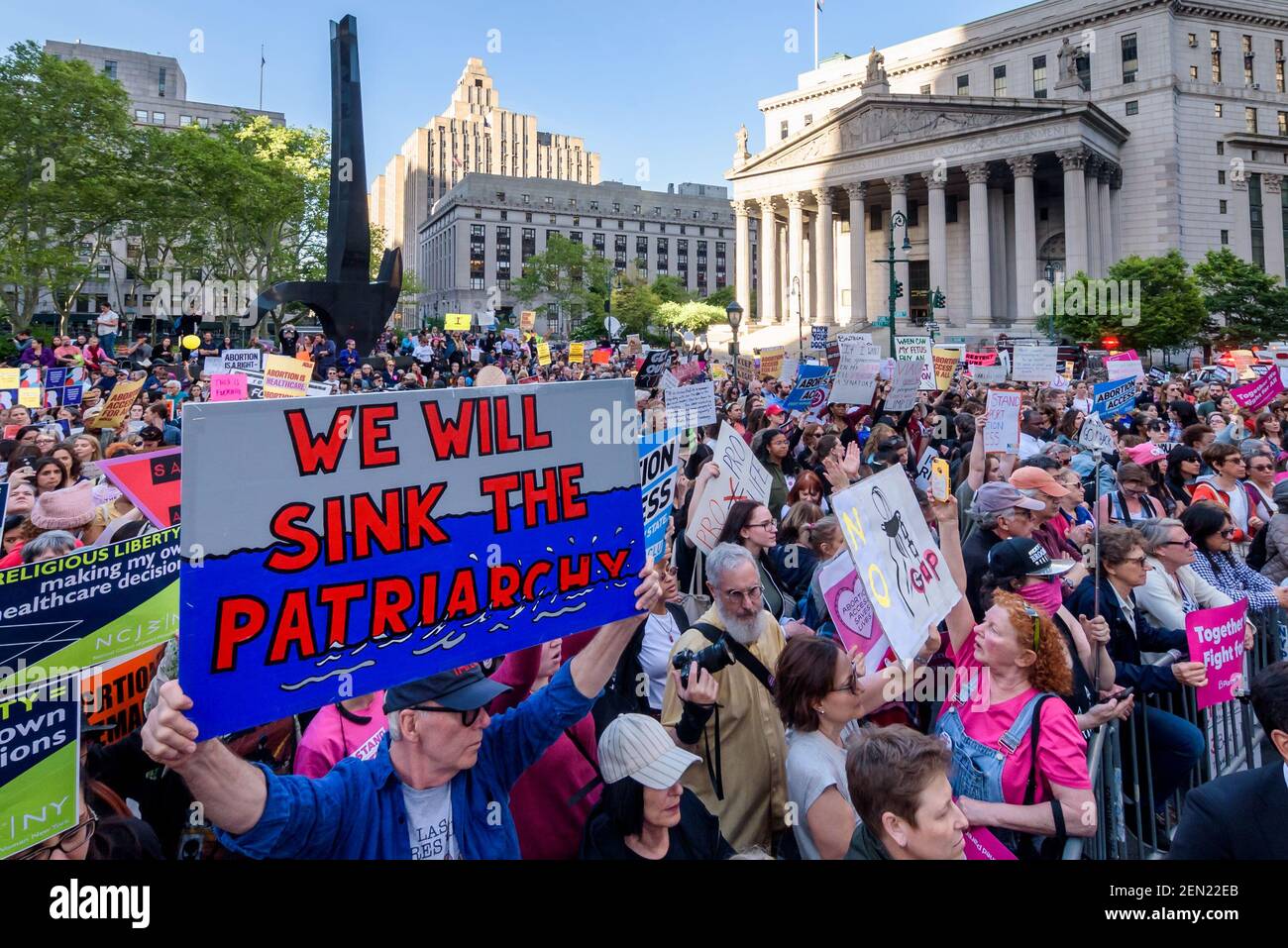 Over a thousand New Yorkers joined pro-choice activist groups and ...