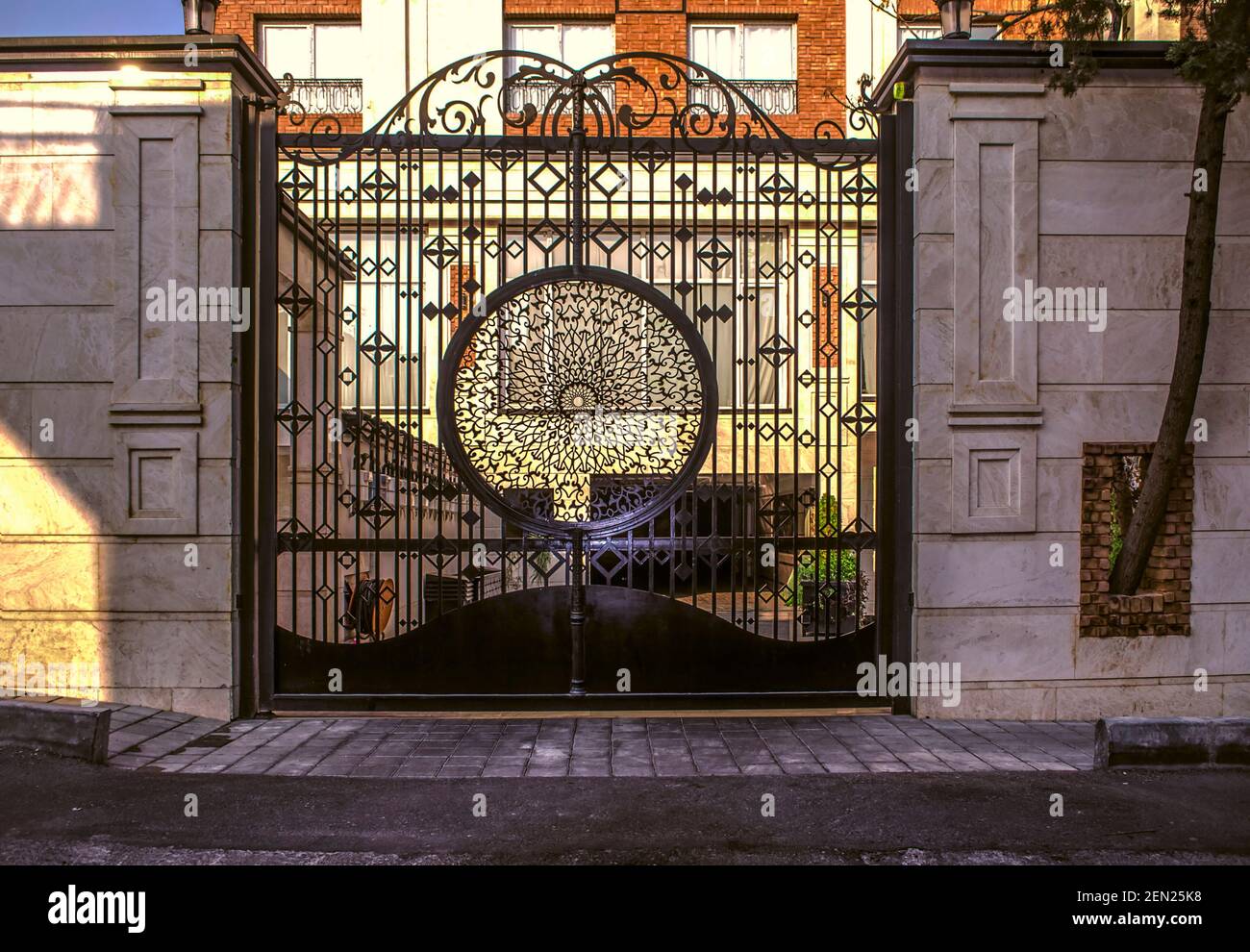 Double leaf gate hi-res stock photography and images - Alamy