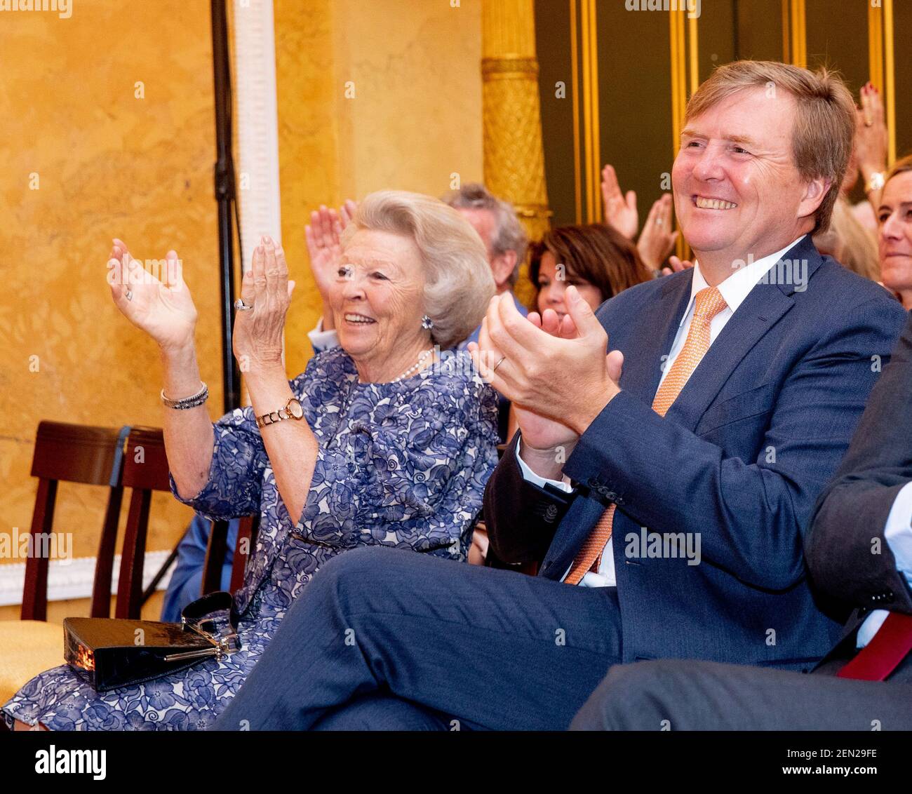 King Willem Alexander and princess Beatrix during the Appeltjes van ...