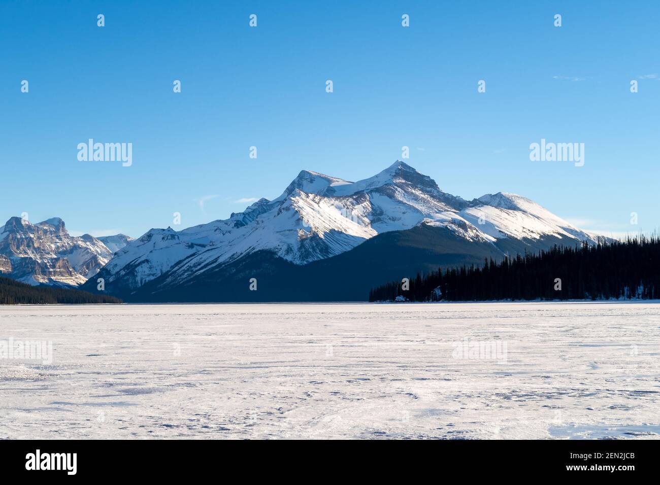 Beautiful winter view of Maligne Lake in Jasper National Park, Canada ...