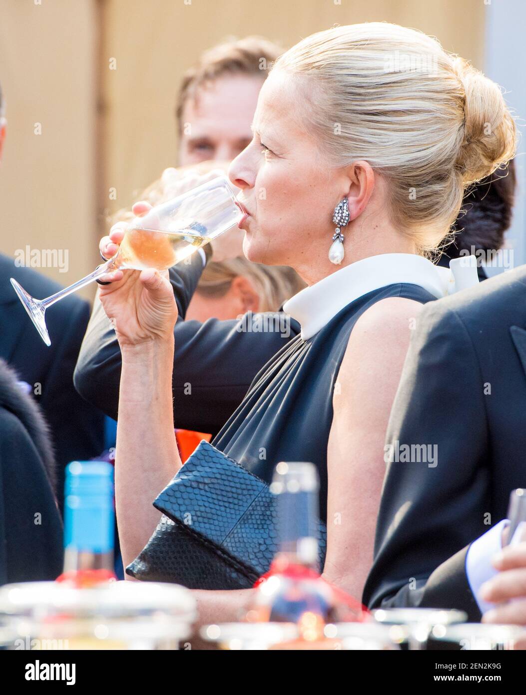 Princess Mabel of the Netherlands attends AmsterdamDiner, where money ...