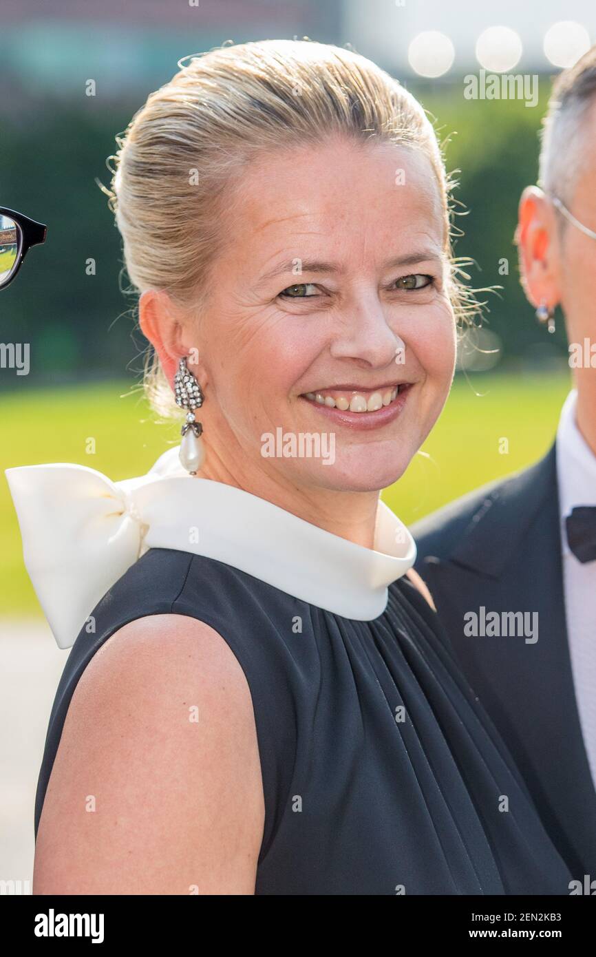Princess Mabel of the Netherlands attends AmsterdamDiner, where money ...